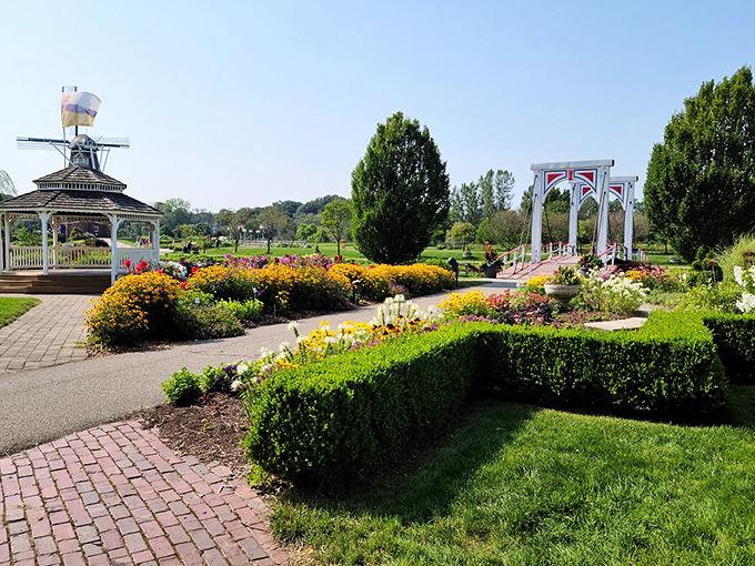 Gazebo and bridge: Perfectly manicured gardens surround these structures, creating picturesque spots for contemplation and photography.