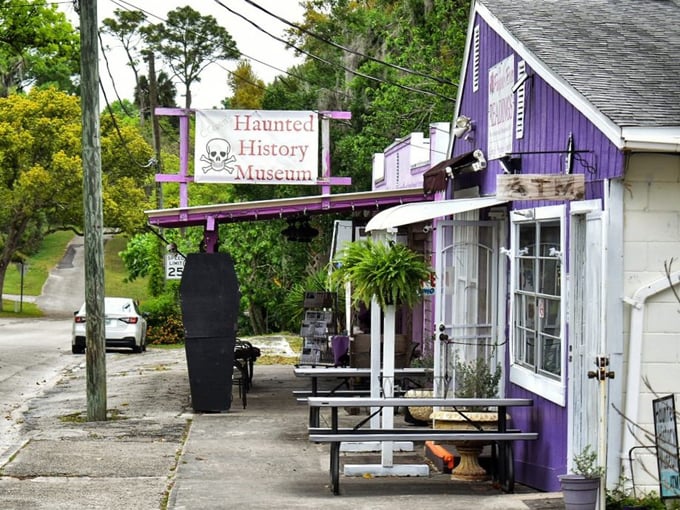 C. Green&rsquo;s Haunted History Museum (Cassadaga)
