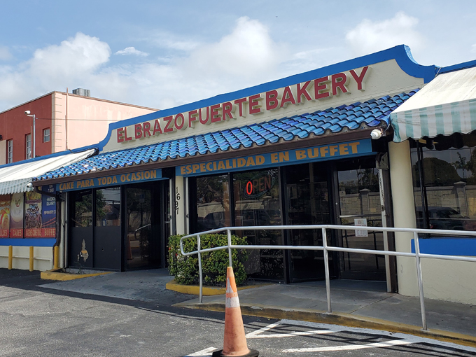 El Brazo Fuerte Bakery (Miami)