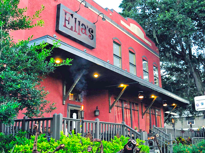 Ella&rsquo;s Americana Folk Art Cafe 1