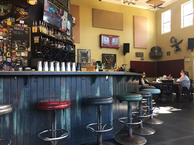 Ella&rsquo;s Americana Folk Art Cafe 2