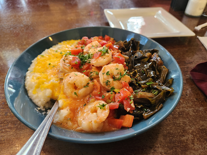 Ella&rsquo;s Americana Folk Art Cafe 3