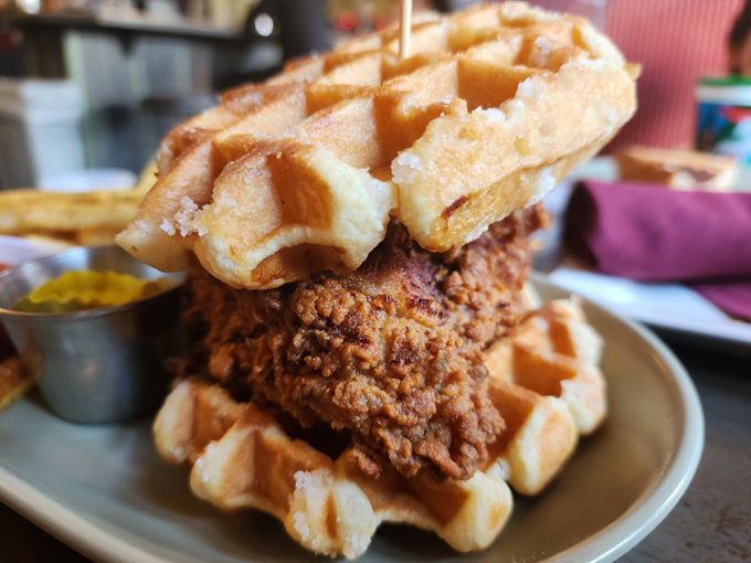 Ella&rsquo;s Americana Folk Art Cafe 4