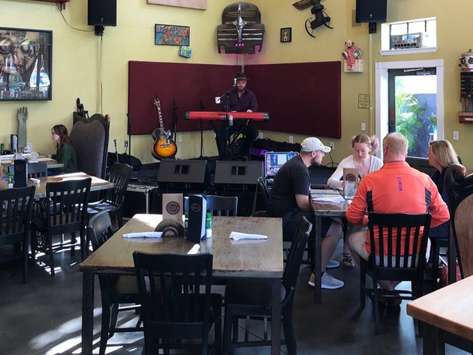 Ella&rsquo;s Americana Folk Art Cafe 7