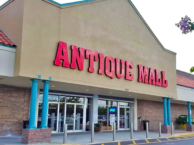 Lakeland Antique Mall (Lakeland)