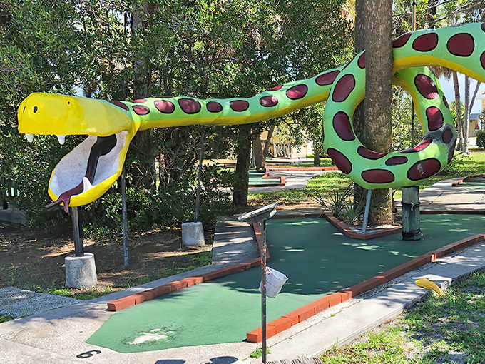 polynesian putter mini golf 1