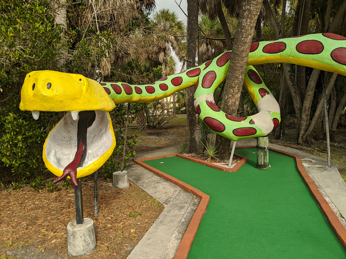 polynesian putter mini golf 2