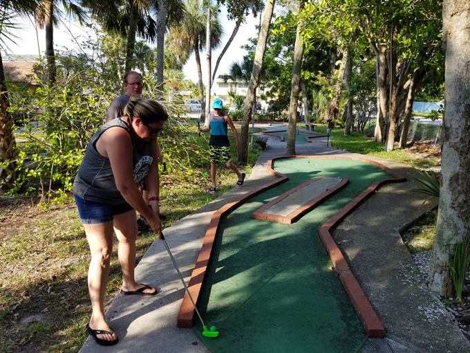 polynesian putter mini golf 6