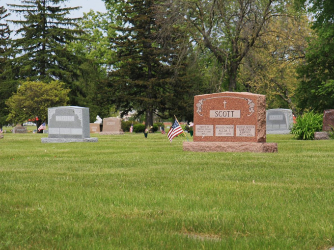 Roseland Cemetery (Monticello)