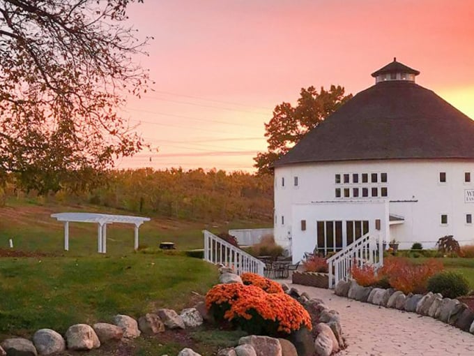 Round Barn Winery & Estate 9