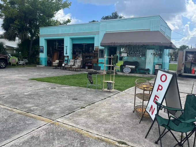 The White Elephant (Ocala)