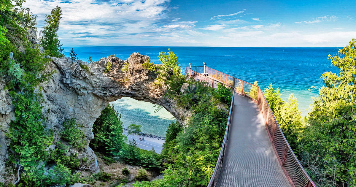 overlook rock formations michigan ftr