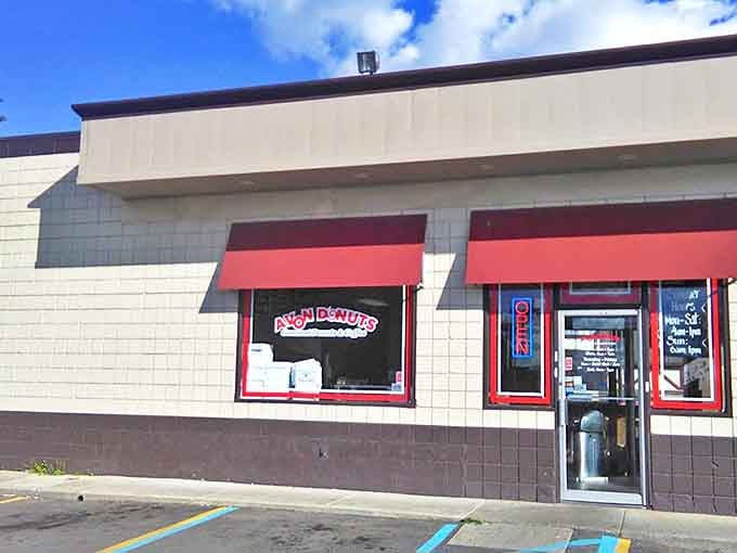 The unassuming exterior of Avon Donuts belies the treasure trove of sweet delights waiting inside this Pontiac institution.