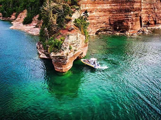 Nature's cathedral on water &ndash; emerald depths meet towering sandstone in a scene that makes postcards jealous.