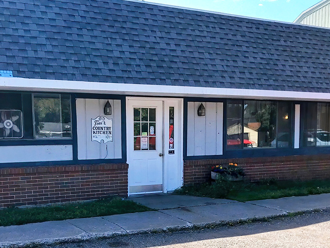 The humble exterior of Toni's Country Kitchen proves that culinary magic doesn't need flashy packaging, just a door you're smart enough to walk through.