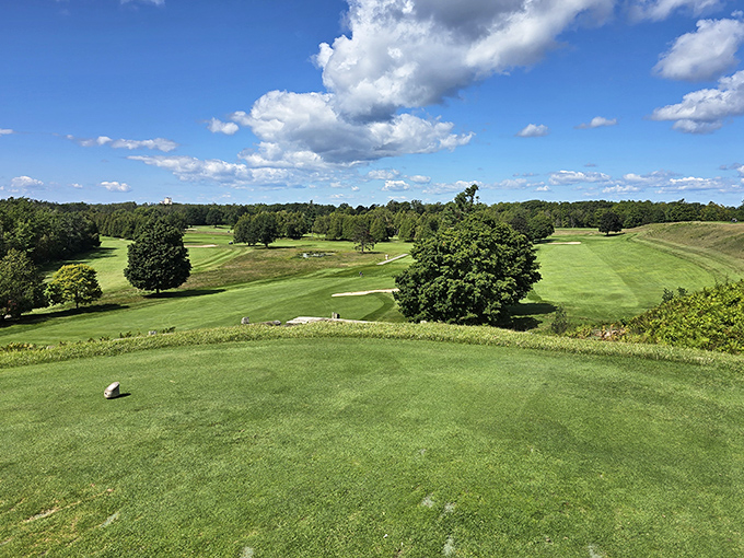 Belvedere Golf Club challenges players with rolling terrain while distracting them with views that make even bogeys seem worthwhile.