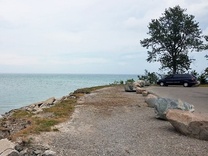 The rocky overlook provides the perfect drive-up viewing spot for those "I need to see water immediately" kind of days we all experience.