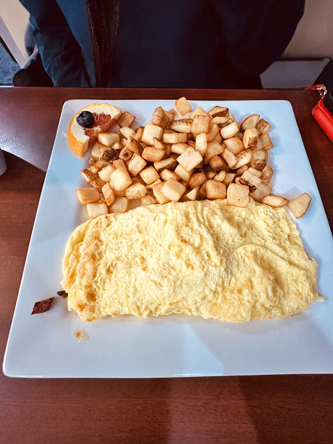 This Western omelet with golden hash browns is the breakfast equivalent of hitting the jackpot – no slot machine required.