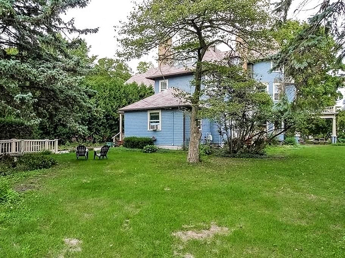 Sprawling green lawn that practically begs for barefoot strolls and impromptu naps under century-old trees.