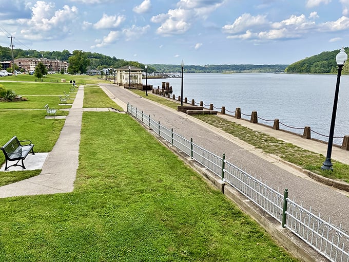 The riverfront walkway offers strollers front-row seats to nature's ever-changing show, with the St. Croix as the star performer.