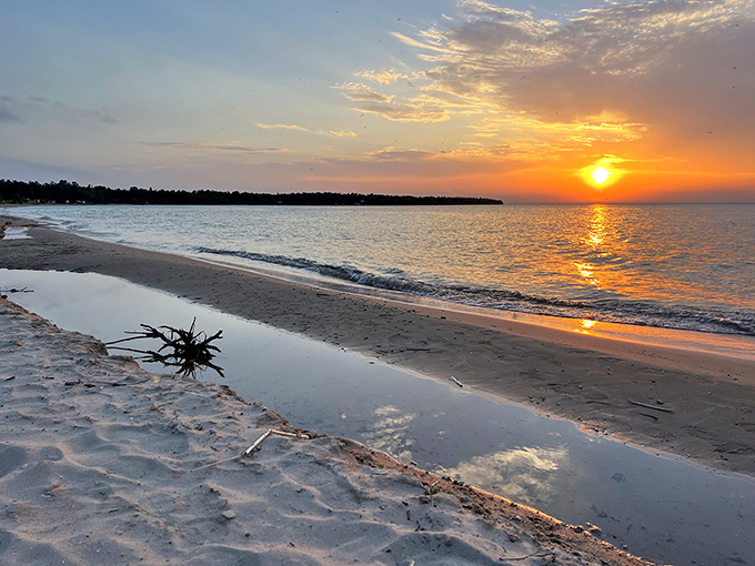 The daily grand finale that never disappoints &ndash; Lake Michigan sunsets put Hollywood special effects to shame.