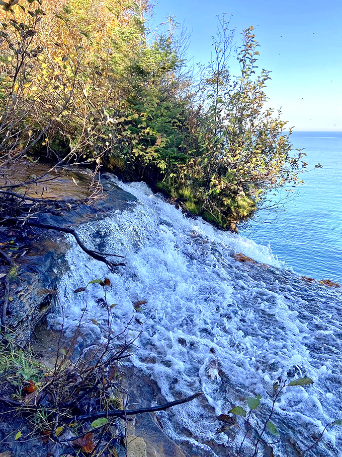 Water rushes over the upper ledge, beginning its journey to the great lake below with unbridled enthusiasm.
