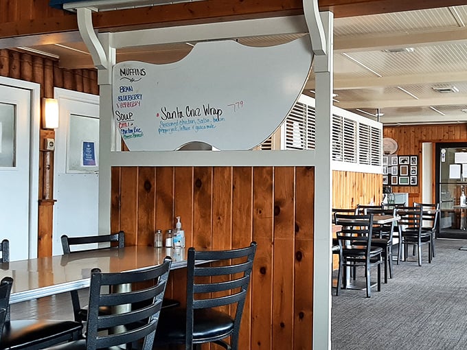 Wooden dividers separate tables while vintage-inspired d&eacute;cor creates the perfect backdrop for epic breakfast consumption.