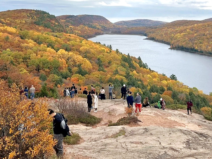 Autumn brings crowds to witness nature's annual color extravaganza &ndash; proof that the best shows don't require tickets, just good timing.
