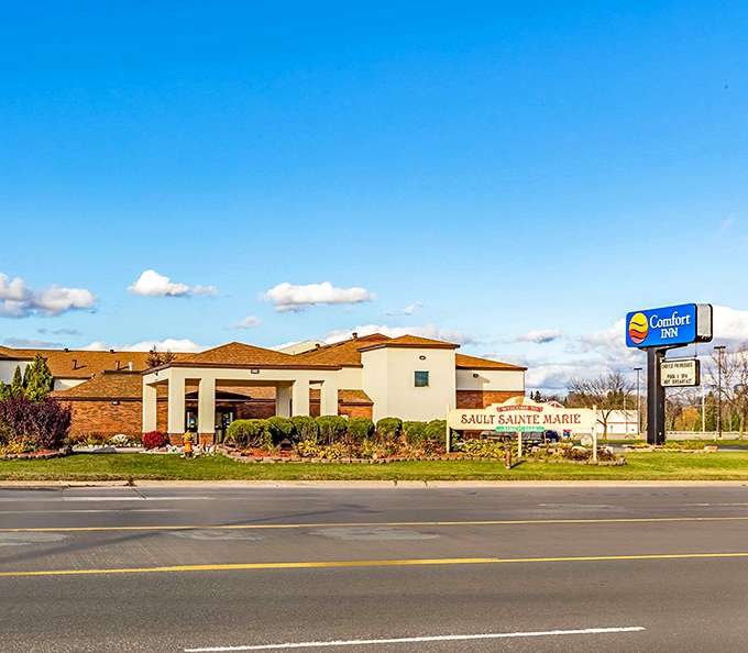 Comfort Inn provides familiar hospitality with a distinctly local flavor – convenience without sacrificing that Upper Peninsula warmth.
