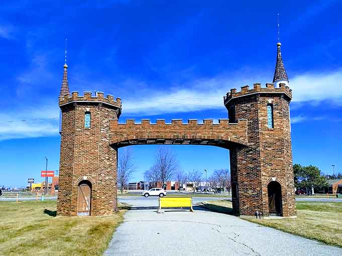 These entrance towers announce that you're leaving ordinary Michigan behind and entering a realm of windmills and wooden shoes.