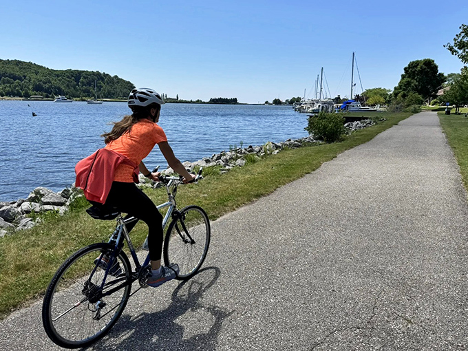 Waterfront cycling that combines exercise with views so spectacular, you'll forget the burning in your thighs.