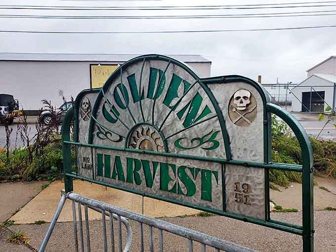 The entrance sign featuring skulls and crossbones, because ordinary restaurant signage is for ordinary restaurants.