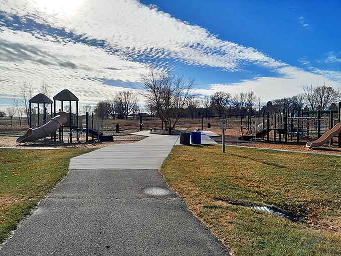 Spring Lake Park Reserve offers playgrounds and picnic areas with spectacular views – perfect for families needing a break from antiquing adventures.