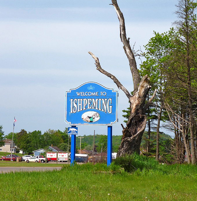 The gateway to adventure! This welcoming sign marks the entrance to a town where authentic experiences await.