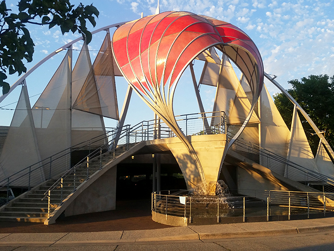 Fountain Regatta: This striking sculptural fountain creates a dramatic welcome, its sail-like design capturing the nautical spirit of lakeside living.