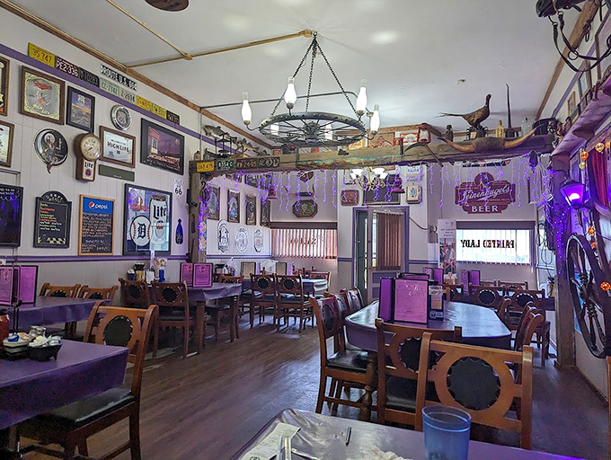 Step inside and time slows down, wagon wheel chandeliers, purple tablecloths, and walls adorned with decades of memorabilia create an atmosphere no designer could replicate.