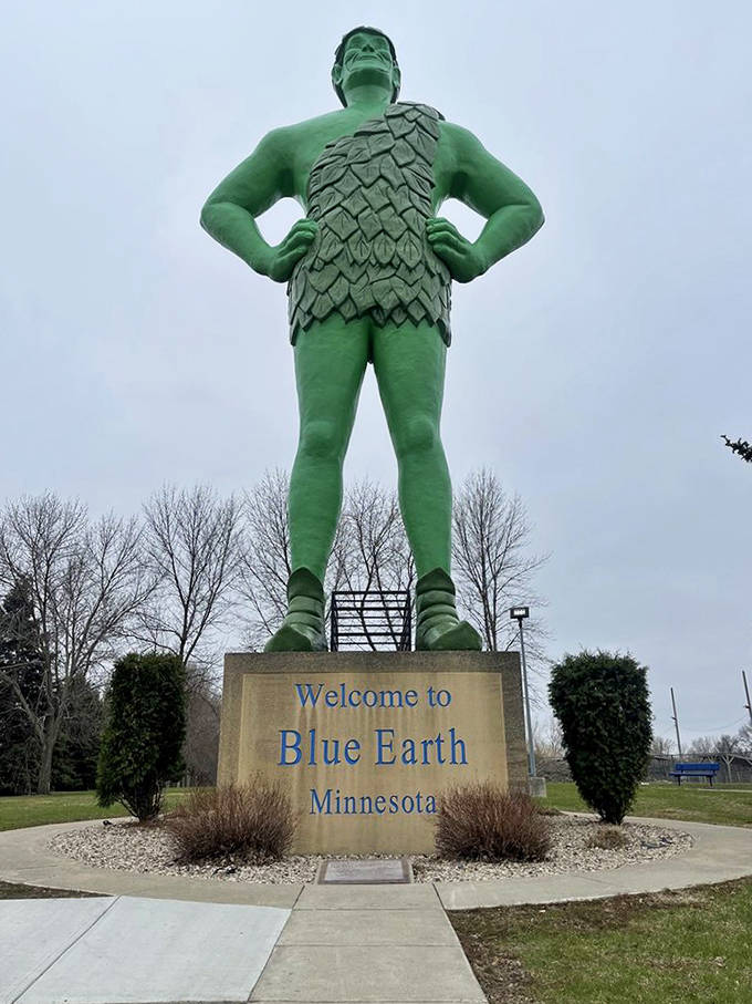 Standing proudly at the town entrance, this front view showcases the giant's impressive scale and that unmistakable "Ho Ho Ho" smile.