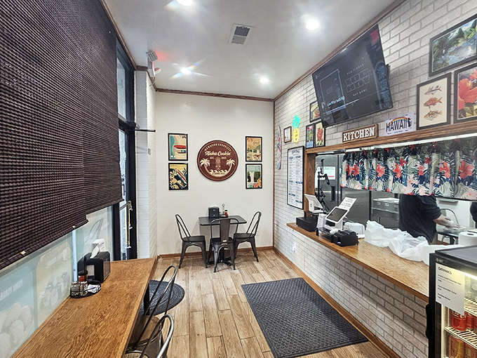 Clean lines, tropical vibes, and not a tiki torch in sight&mdash;this is how you do island casual without the kitsch.