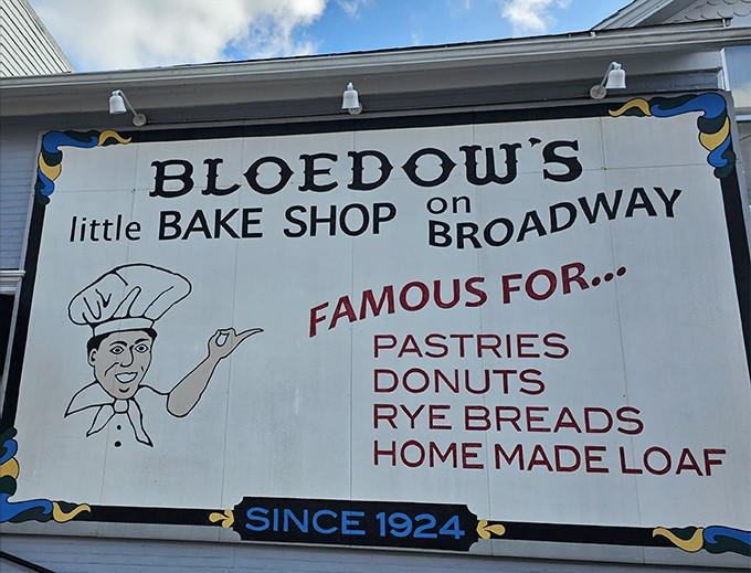 Proudly serving Winona since 1924! Come see why these legendary pastries, donuts, and rye breads are famous across the state.