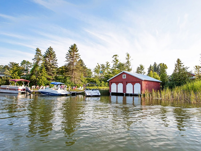Not your average winery arrival! Boathouse Vineyards' signature red boathouse invites water-loving oenophiles to dock and sip without missing a moment on the lake.