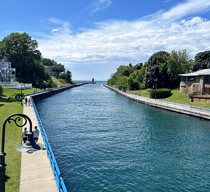Nature's highway to happiness &ndash; the Charlevoix channel connects Lake Michigan to Lake Charlevoix with postcard-worthy views.