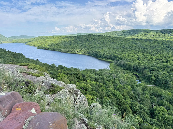 Lake of the Clouds stretches below like a mirror to the heavens &ndash; nature showing off what billions of years of landscaping can achieve.