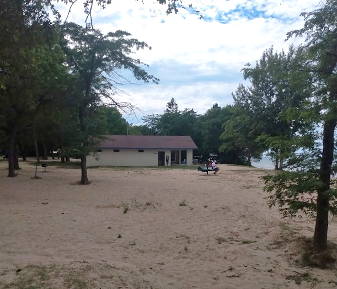Simple pleasures await at this sandy retreat where picnic tables and clean facilities make beach days hassle-free.