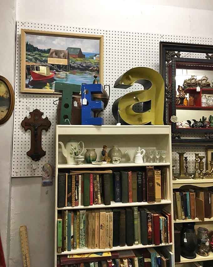 Vintage letters spell "TEA" above delicate porcelain – because sometimes you need a cuppa and a history lesson simultaneously.