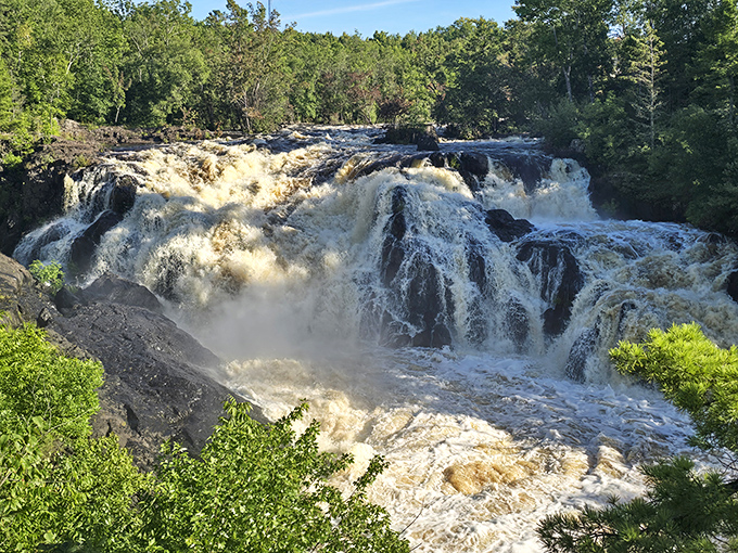 Up close with raw power &ndash; the falls reveal their true character when viewed from this intimate vantage point among the spray.