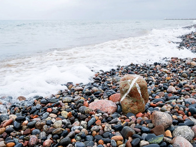 Volcanic souvenirs from a billion years ago: These stones have witnessed more history than all our human libraries combined.