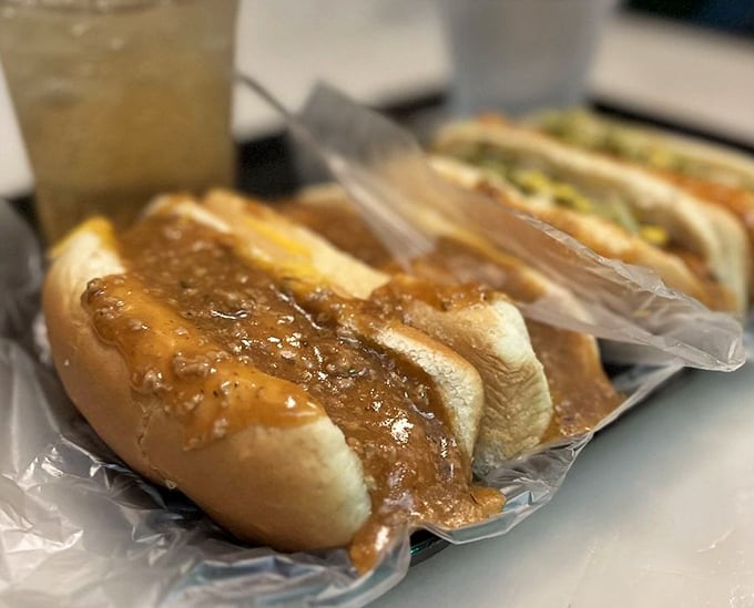 The Cheddardog doesn't just have cheese &ndash; it celebrates it with a generous blanket of melted cheddar embracing that signature chili in perfect harmony.