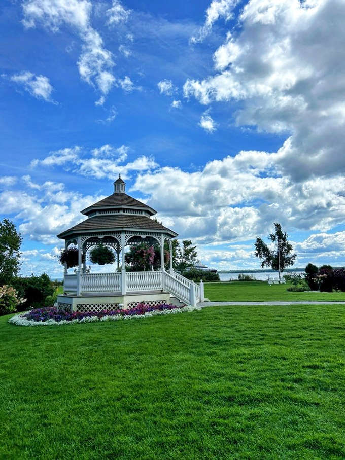 This gazebo overlooking the lake is basically begging you to propose to someone, renew your vows, or at least take a really good selfie.
