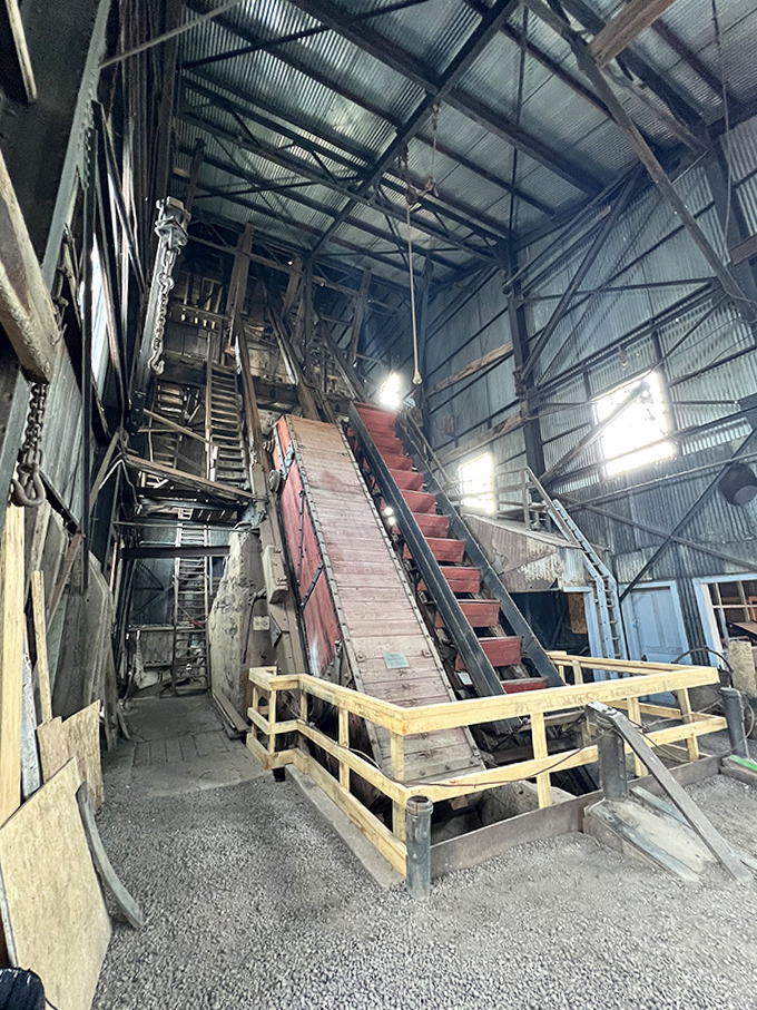 Industrial ballet frozen in time &ndash; the mine's interior reveals the raw, functional beauty of early 20th century engineering.