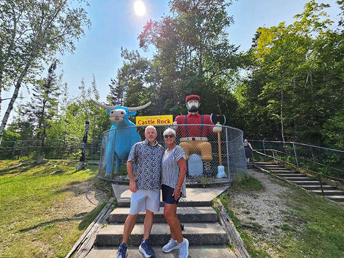 Paul and Babe stand ready to greet visitors, proving that everything's bigger and bluer in lumberjack country.